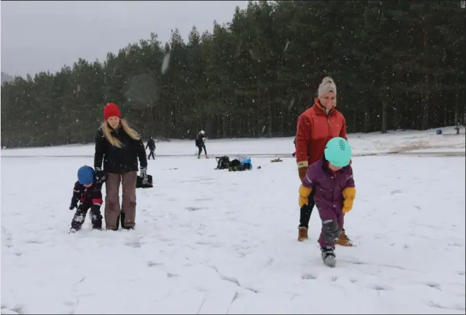 Koste seg på islagt fjord - PressReader