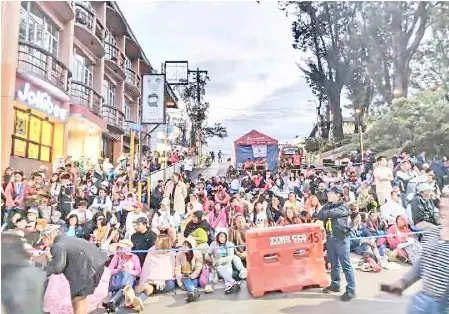 Thousands gather for Panagbenga float parade - PressReader