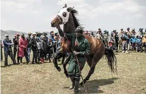 Mountain jockeys race in the mist - PressReader