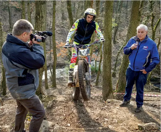 CAMERA MAN Colin Bullock - PressReader