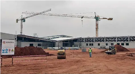 Presidente João Lourenço visita obras do Hospital Geral e Centralida­de ...