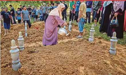 4 family members in crash buried - PressReader