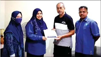Former photograph­er battling Parkinson’s touched to receive Tabung ...