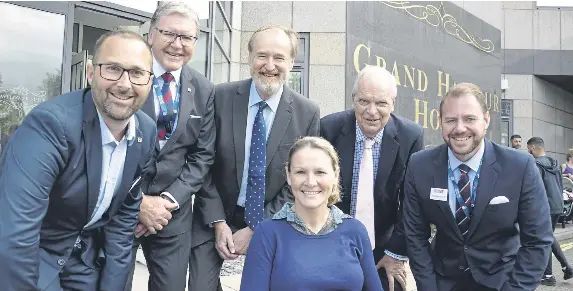 Inspiratio­nal speaker tells how to ‘achieve your goals’ - PressReader