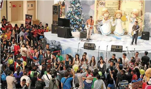 Carolling in flash mob style now - PressReader