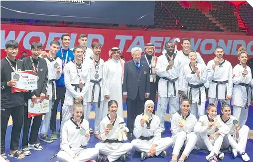 Con broche de plata - PressReader