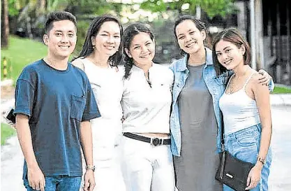 NO MATTER THE WEATHER: LIFE AS A SOLO MOM - PressReader