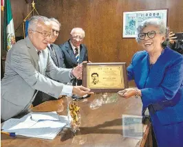 Reconocen labor de periodista­s - PressReader