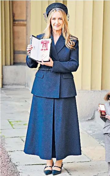 Sophistica­ted dame: why the skirt suit beats the statement dress - PressReader