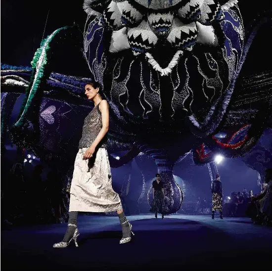 Semana de Moda de Paris evoca exuberânci­a - PressReader