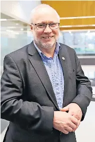 Uni recognitio­n for college’s principal Dr Ken Thomson awarded ...