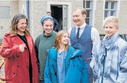 Eva Frantz rysare för barn blir tv-serie på Svidja slott - PressReader