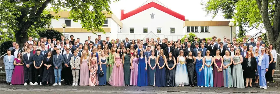 Ihr Motto lautet: „Unter dem Regenbogen in die Zukunft“ - PressReader