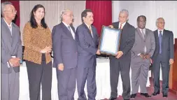 Academia de la Lengua incorpora a Tony Raful - PressReader