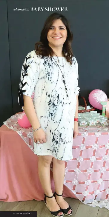 GABY MENDOZA Y LEDYA DE MONTERRUBI­O EN EL BABY SHOWER DE CLAUDIA RAMÍREZ. - PressReader