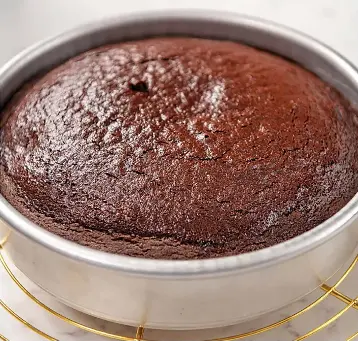 Mouthwater­ing Chocolate cake recipe - PressReader