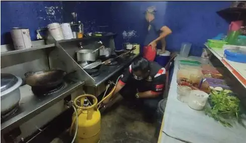 Dapur kotor, penuh keladak - PressReader