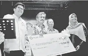 Raja Muda Perak berkenan rasmi kilang sarung tangan getah - PressReader