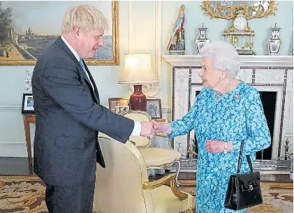 Boris Johnson rompe un tabú y habla de la salud de la reina Isabel - PressReader