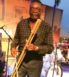 Guardiões da dikanza distinguid­os no Cazenga - PressReader