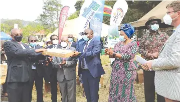 President cheers up Chimaniman­i pupils - PressReader