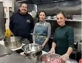 Shining through adversity: Cree head chef lends out kitchen to Ukrainian newcomers - PressReader