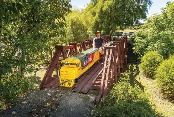 All aboard for the model engineerin­g convention - PressReader