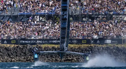 Black Foils off the pace - PressReader