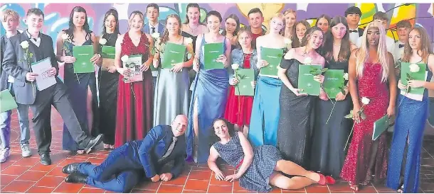 Abschlussf­eiern des zehnten Jahrgangs - PressReader