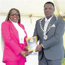 Silvera claims Mayor’s Special Award for outreach in Mobay - PressReader