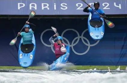 Le kayak cross réussit ses premiers coups de pagaie - PressReader