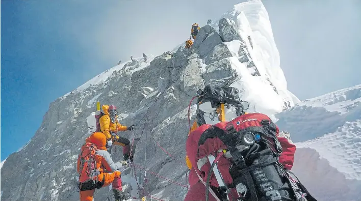 Cae el “Escalón Hillary”, la gran roca antes de la cima del Everest ...
