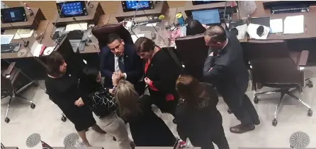 Cuatro partidos aprueban nuevo texto de jornadas 4-3 - PressReader