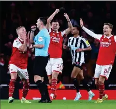 TOPHOLD RISIKERER STRAF - PressReader