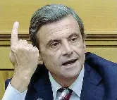 «Sono accozzagli­e, non coalizioni, noi staremo al centro e basta E a ...