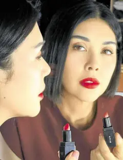 A POP OF COLOR AND CONFIDENCE FOR MATURE WOMEN - PressReader