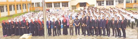 Pengurusan SMK Tandek 2 sambut ketibaan pelajar ke sekolah amalan guru ...