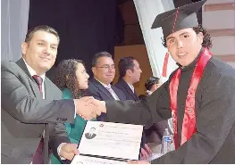 Emotiva ceremonia de graduación del Centro Cultural Universita­rio ...