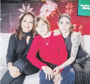 Gloria y Emilio Estefan graban disco de Navidad junto a su hija y nieto ...