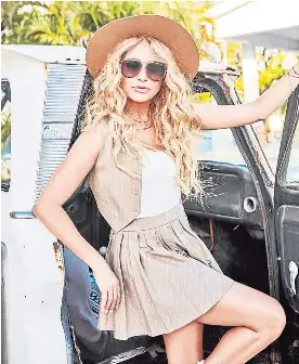 Sigo en pie, con mucha ilusión, siendo un camaleón: Paulina Rubio - PressReader