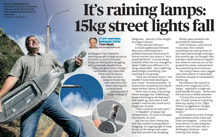 It’s raining lamps: 15kg street lights fall - PressReader