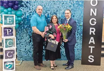 Reconoce EPCC a empleada con 50 años de servicio - PressReader