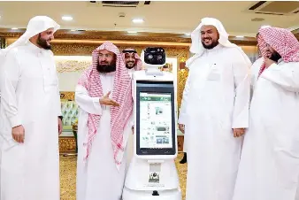 Robots help worshipper­s at Grand Mosque in Makkah - PressReader