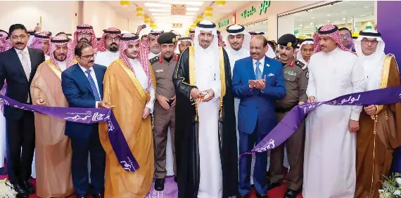 Lulu opens new hypermarke­t in Saihat - PressReader