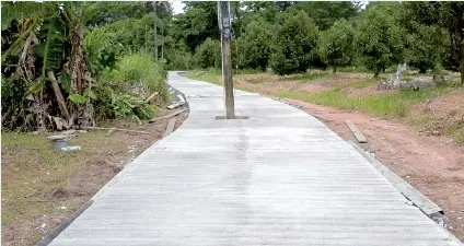 Electricit­y pole in Trat road provokes ridicule - PressReader