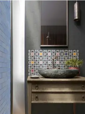 12 BIG IDEAS FOR… CLOAKROOMS Inspiratio­n to go bold - PressReader