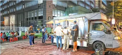 Restaurant­s say they need outside seating to compete with stalls - PressReader