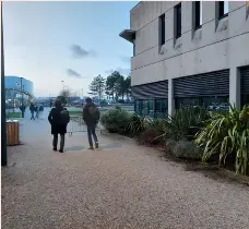 Le prof écrivait lui-même ses menaces de mort - PressReader