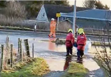 Firefighte­rs help injured man get to hospital after floods cut off ...