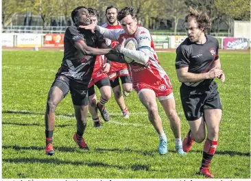 Une fête de club sur fond de rachat - PressReader